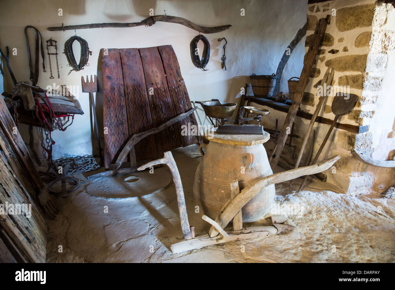 Ancient greek pottery hi-res stock photography and images - Alamy