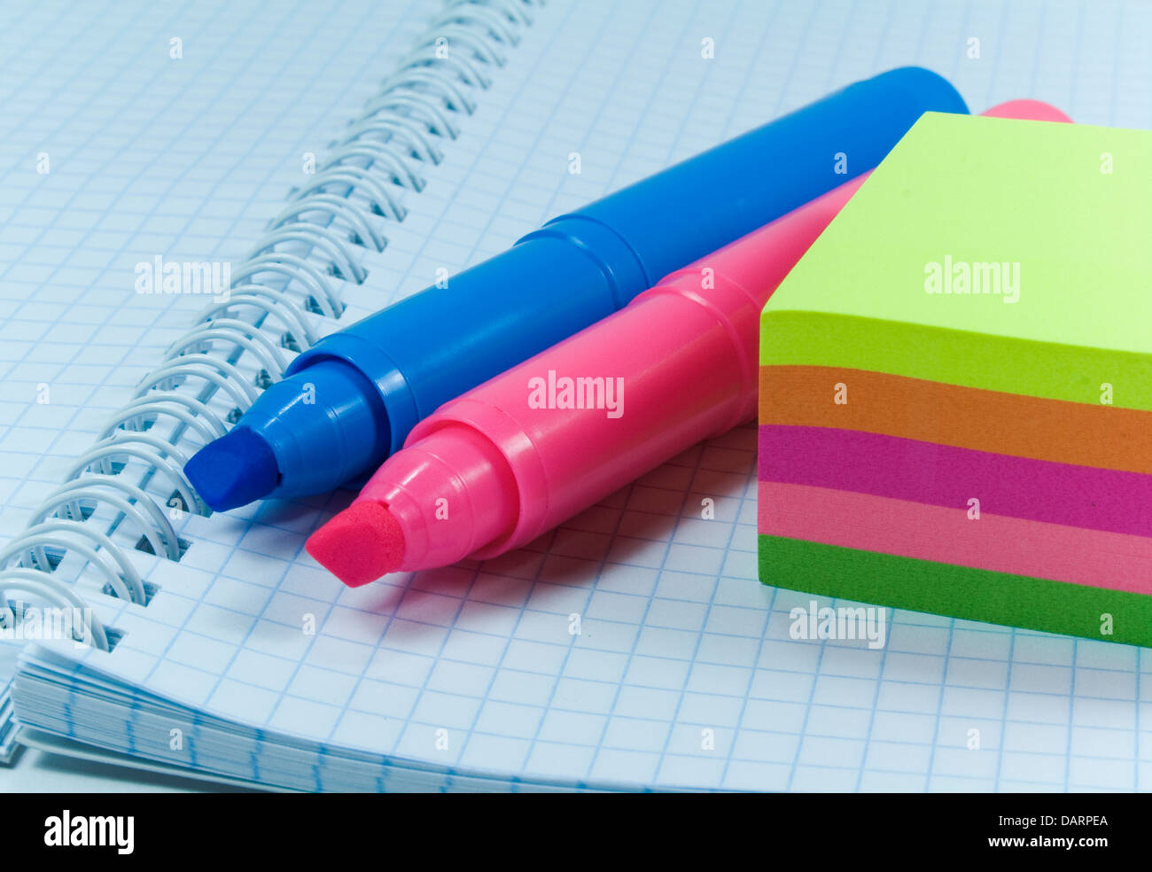 Two colored markers hi-res stock photography and images - Alamy