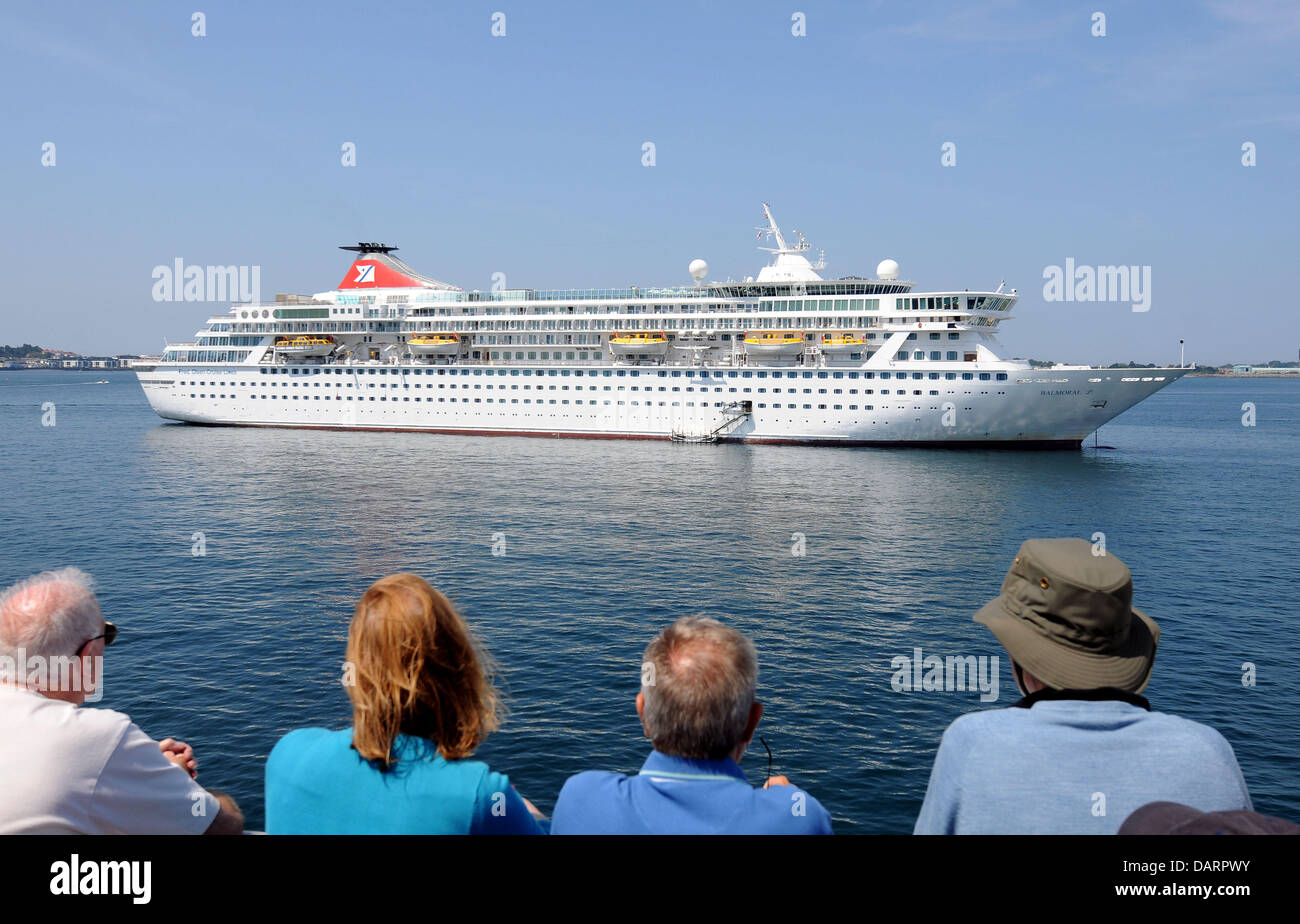 Cruise ship Balmoral Stock Photo - Alamy
