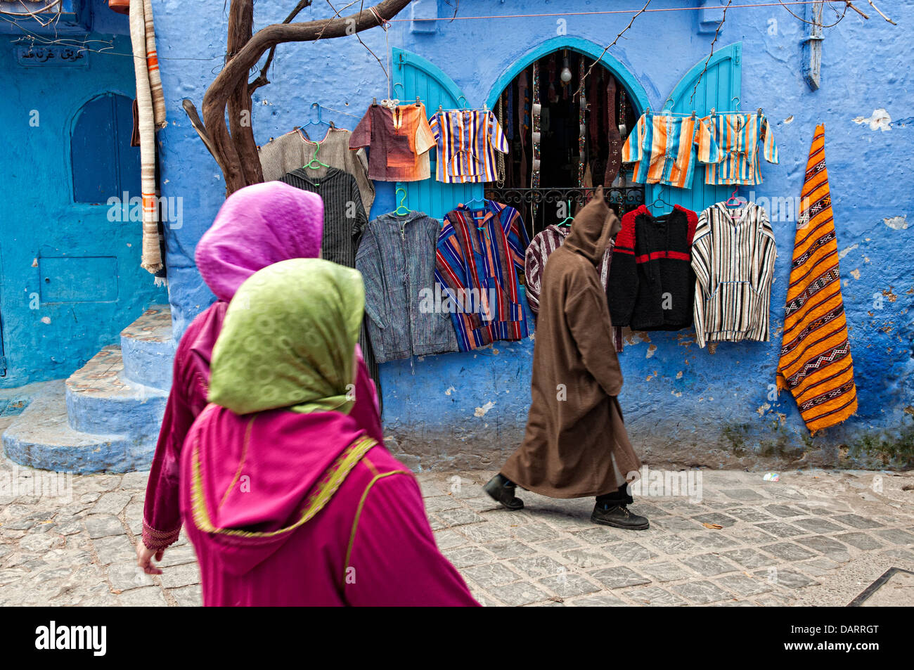 Textile shops in the blue medina of Chefchaouen. Rif region, Morocco ...