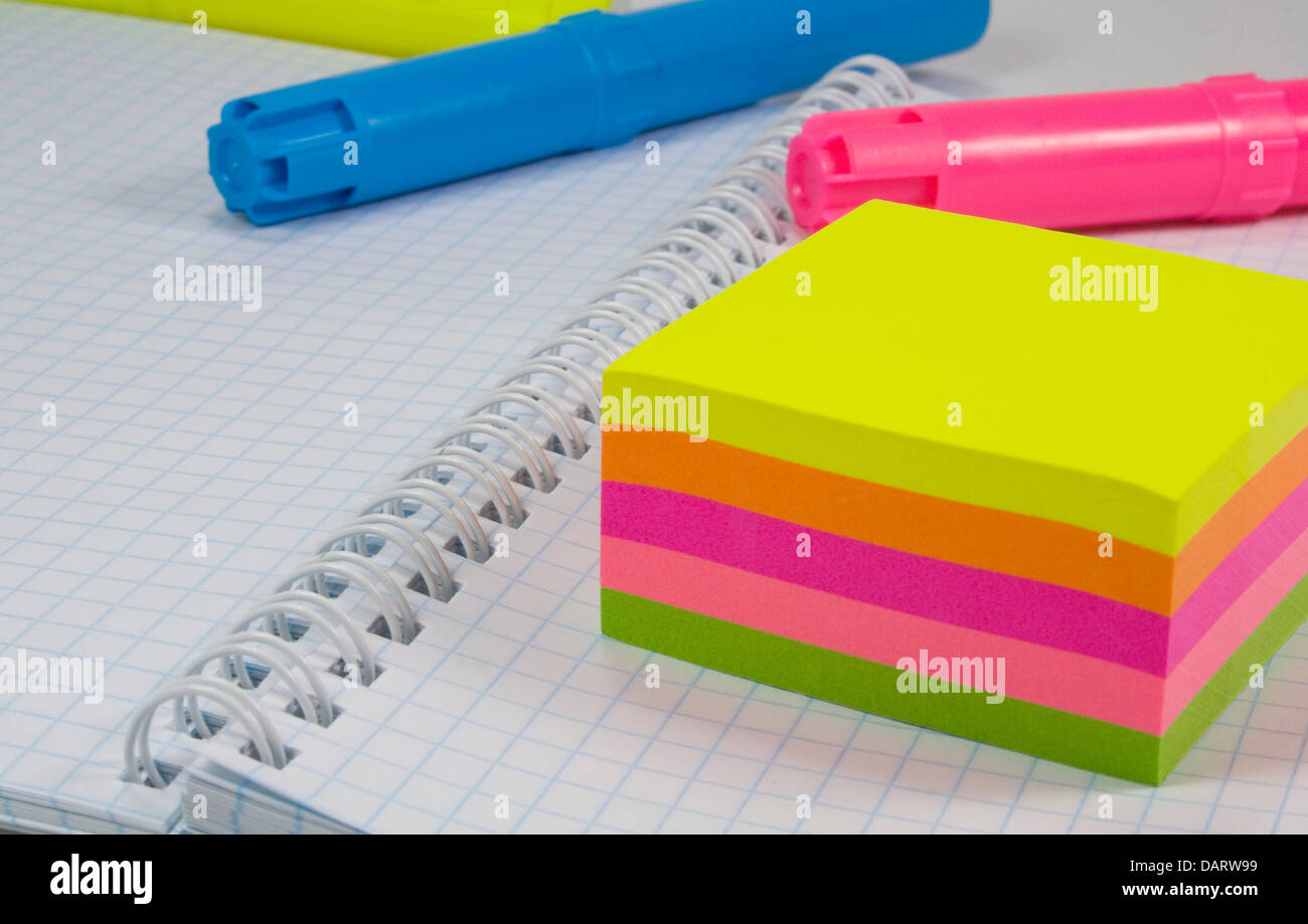 colored markers and notes Stock Photo - Alamy