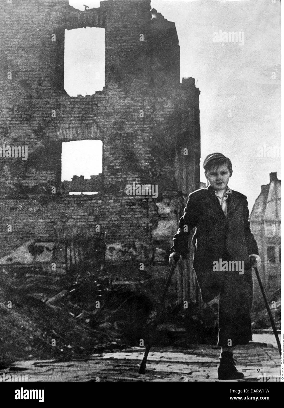 Child war victim Black and White Stock Photos & Images - Alamy