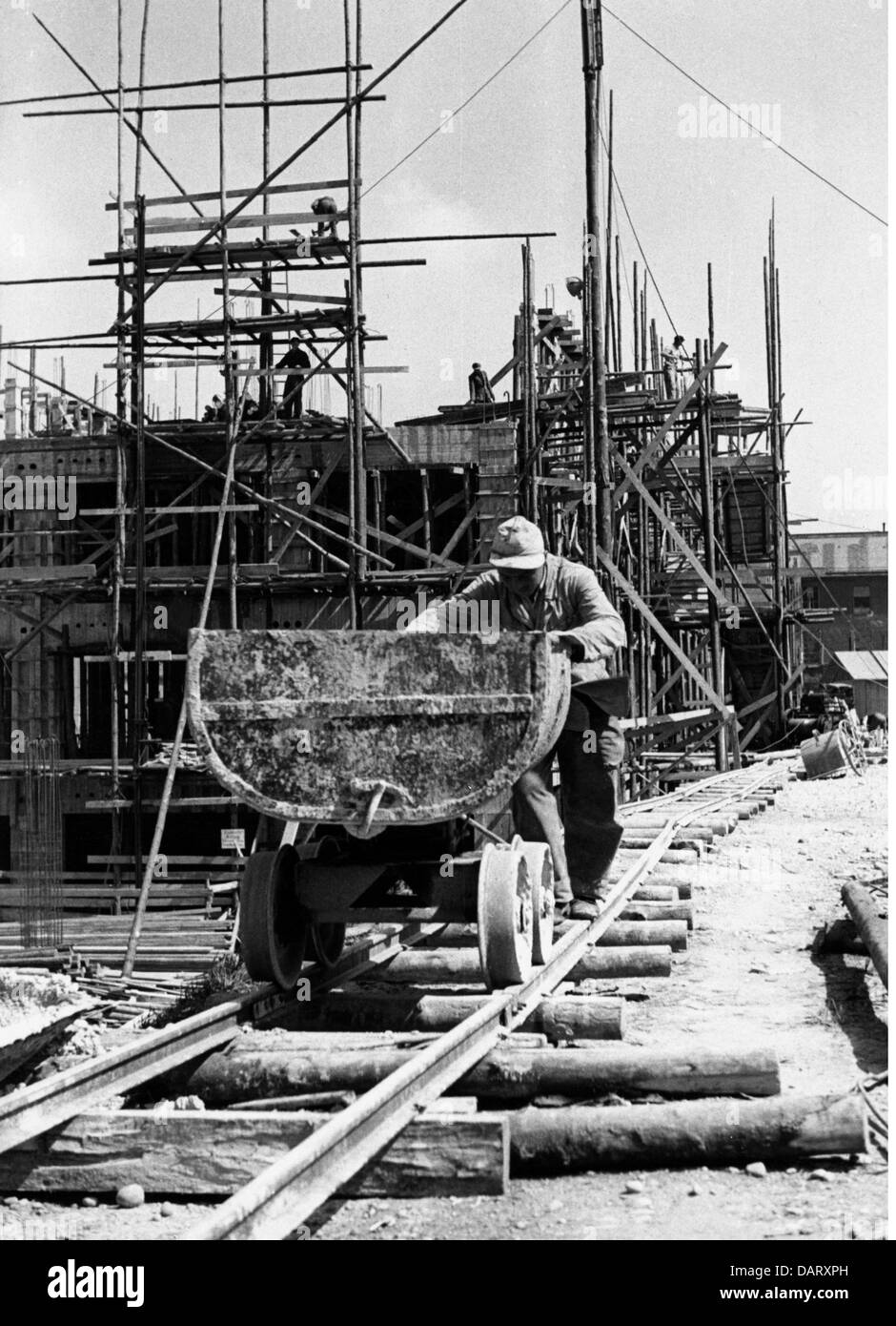 Post war construction hi-res stock photography and images - Alamy
