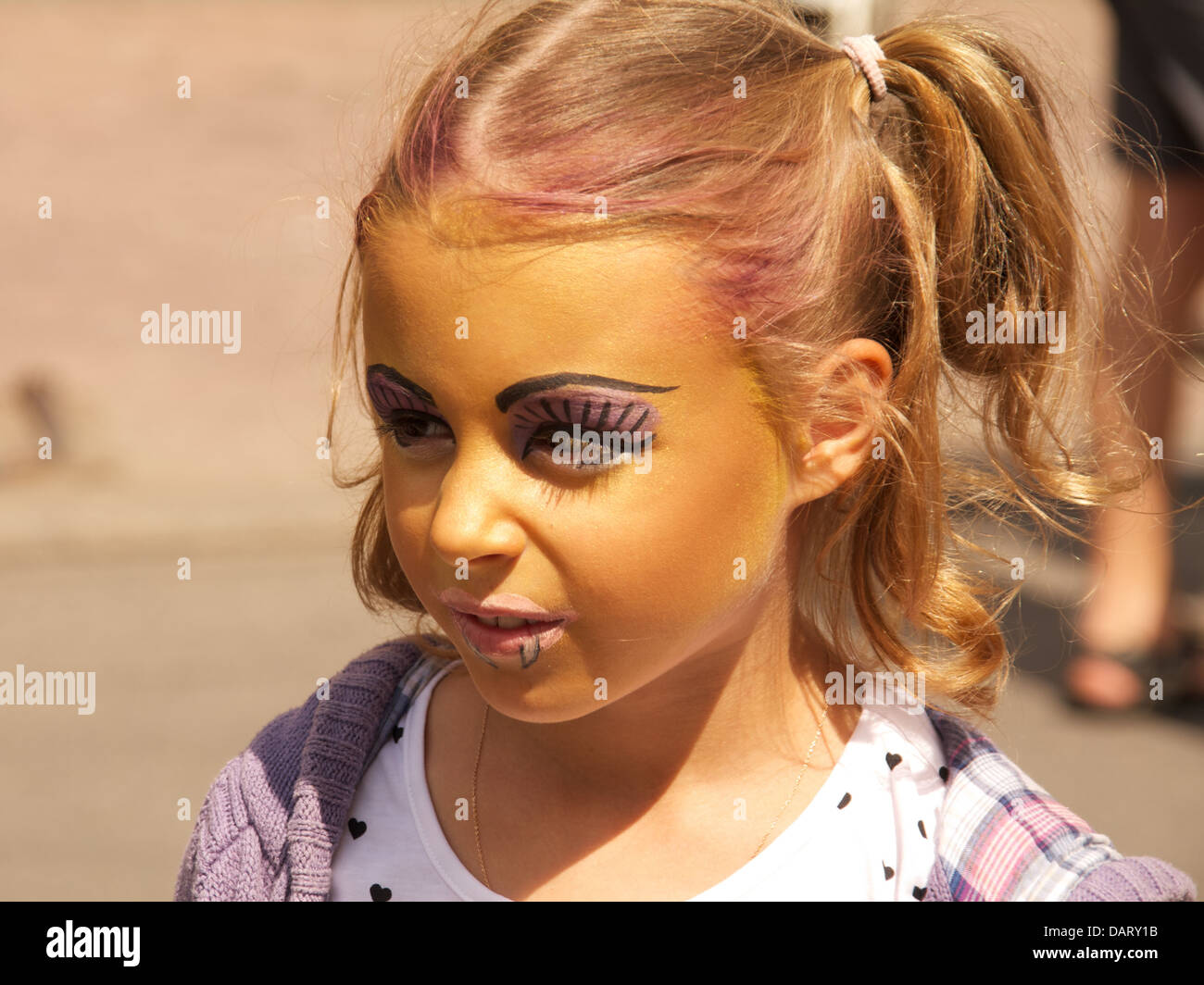 Real face painting hi-res stock photography and images - Alamy