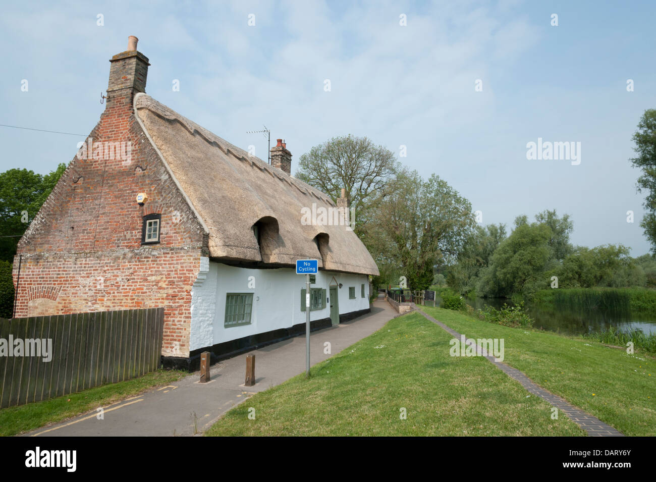 Hemingford grey house hi-res stock photography and images - Alamy