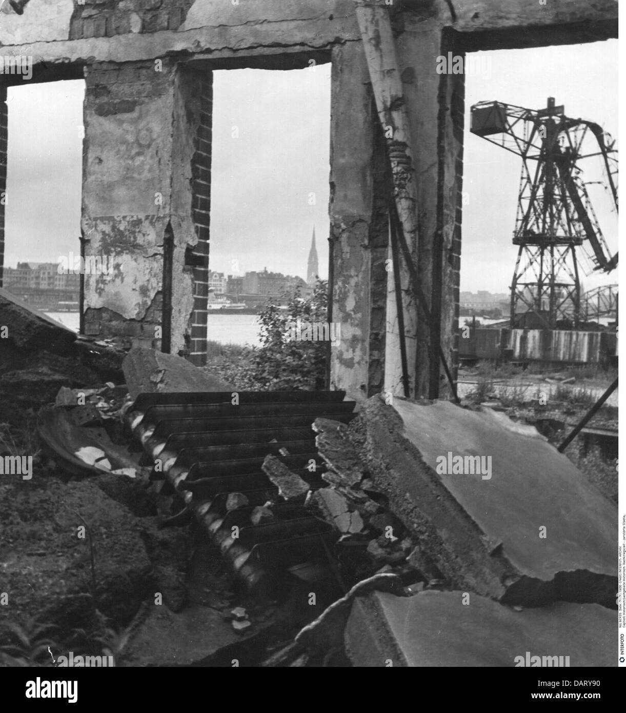 postwar period, destroyed cities, Hamburg, Germany, ruins at the harbor ...
