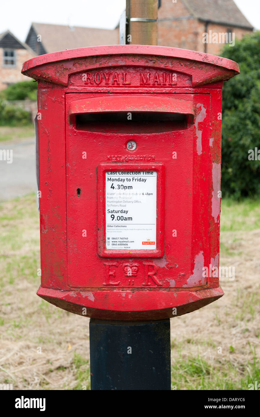 Royal Mail ER post box at Moleswoprth Cambridgeshire UK Stock Photo - Alamy