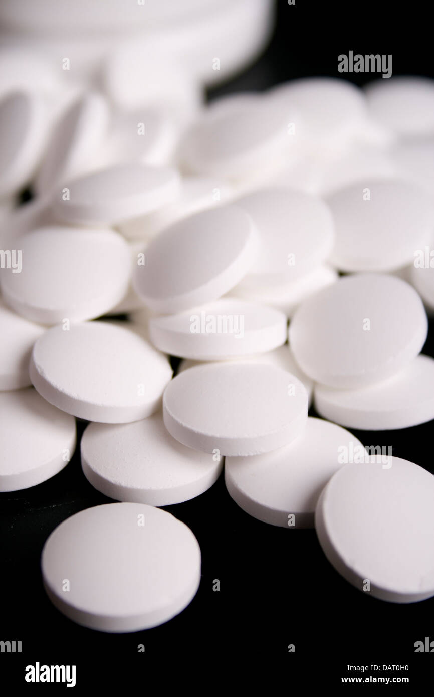 white pills closeup Stock Photo - Alamy