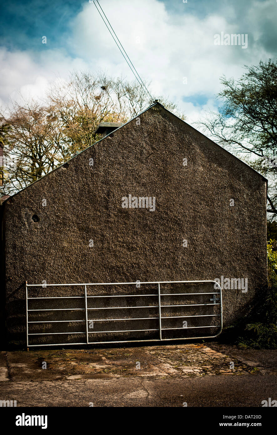 Open farm gate hi-res stock photography and images - Alamy