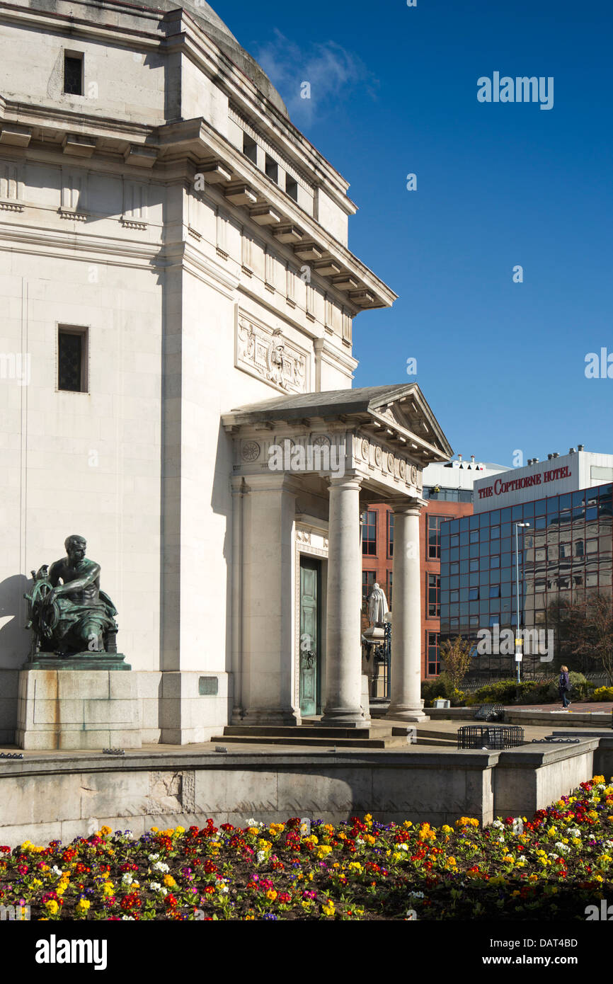 UK, England, Birmingham, Centenary Square, Hall of Memory War Memorial and Baskerville House ...
