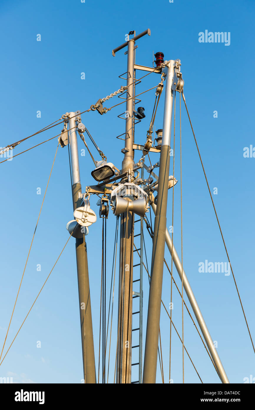 Rigging chain hi-res stock photography and images - Alamy