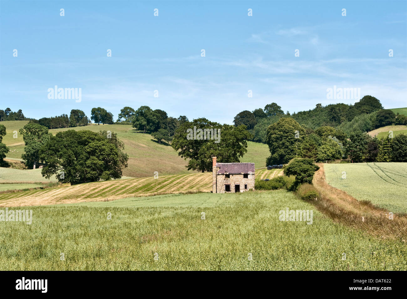 English country cottage farm hi-res stock photography and images - Alamy