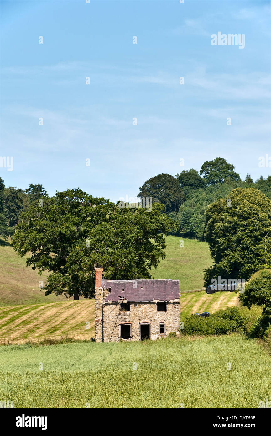 English country cottage farm hi-res stock photography and images - Alamy