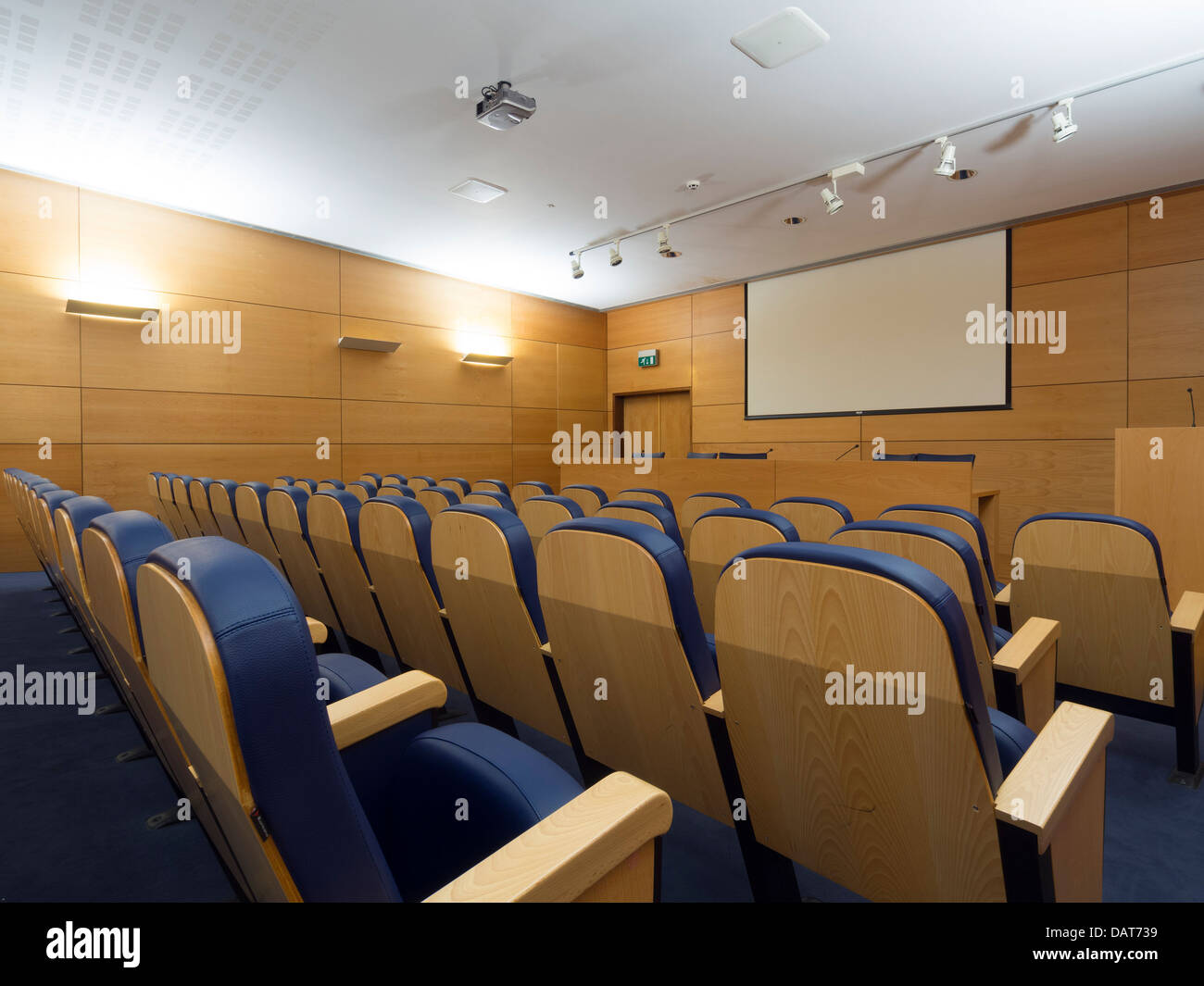 Auditorium lecture theatre seating hi-res stock photography and images ...
