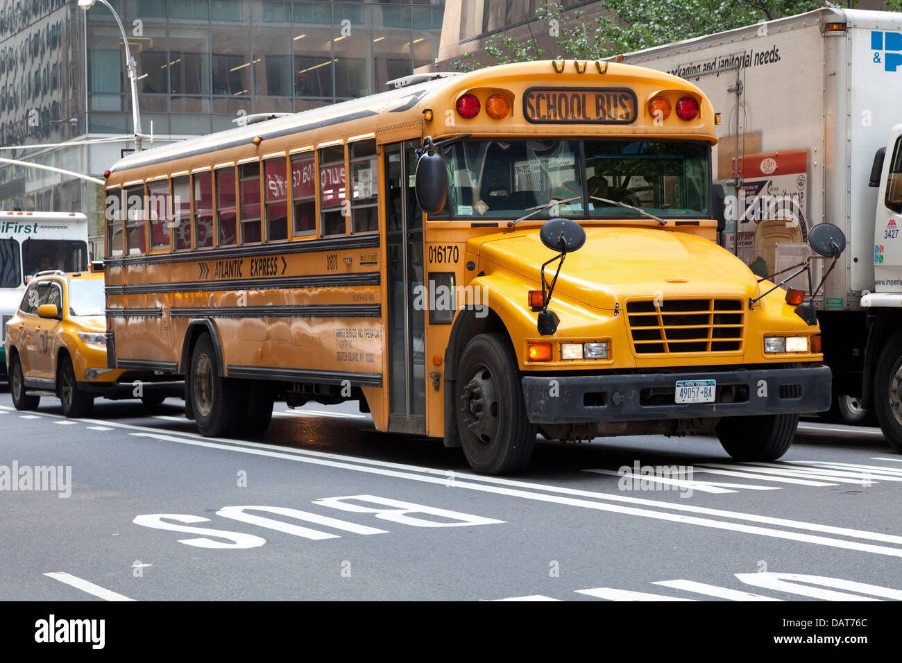 Schoolbus yellow hi-res stock photography and images - Alamy