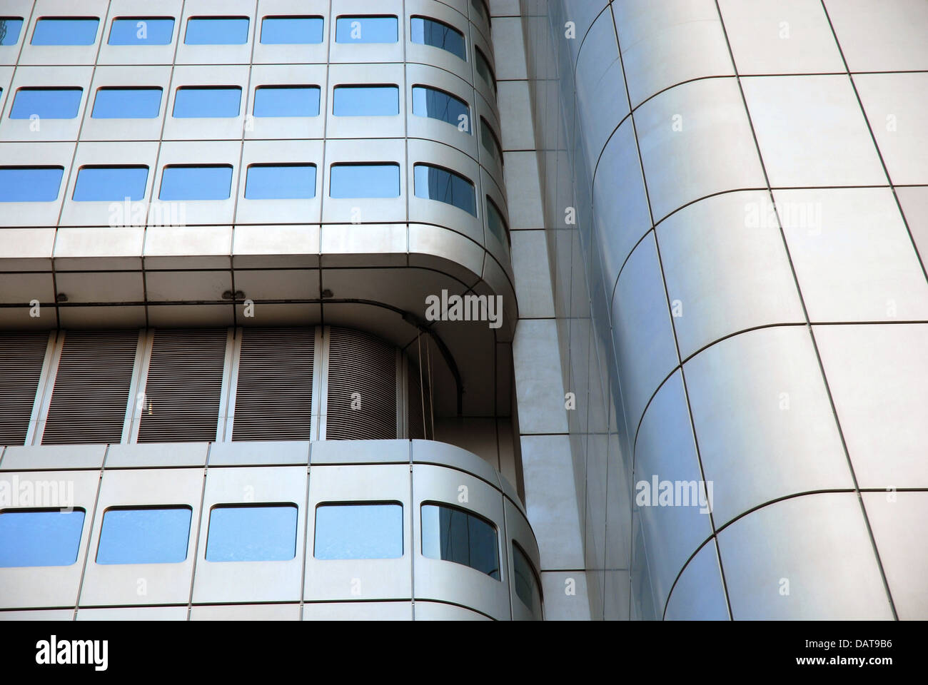 Contemporary curved skyscraper detail Stock Photo - Alamy