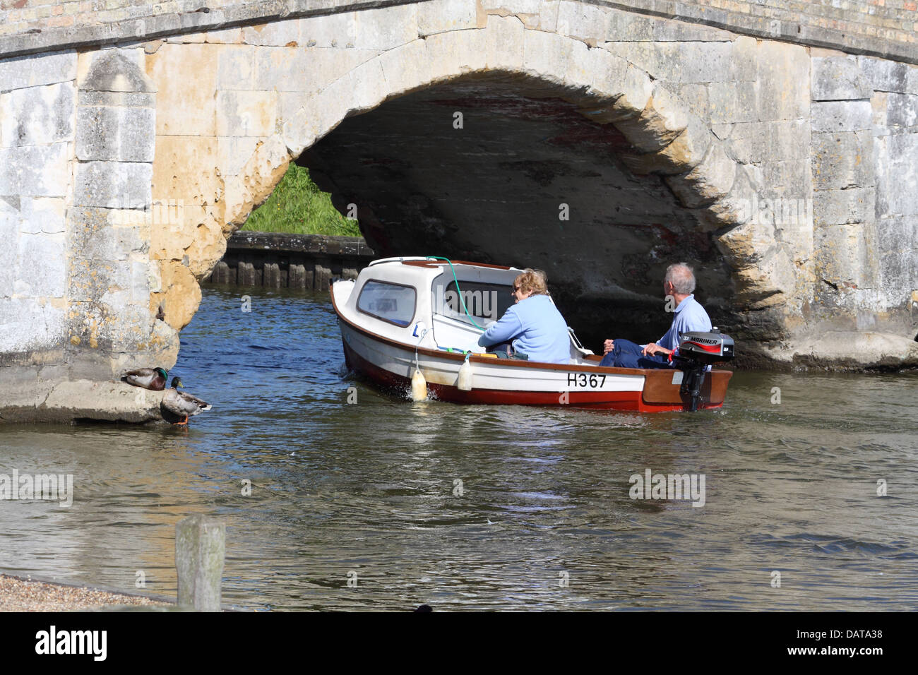 Very low bridge hi-res stock photography and images - Alamy