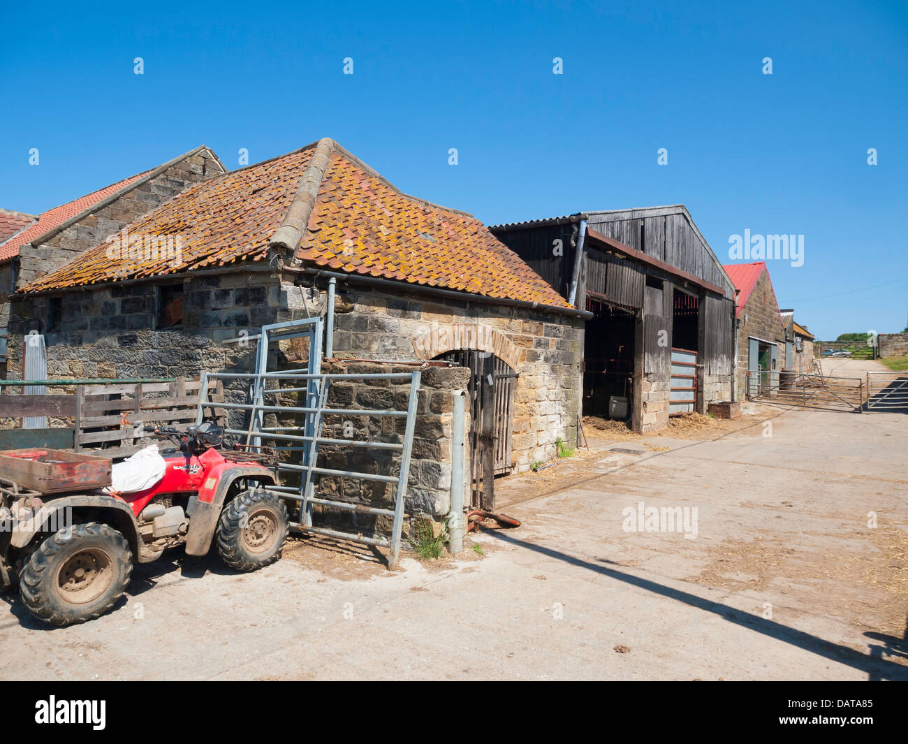 Cattle barns hi-res stock photography and images - Alamy