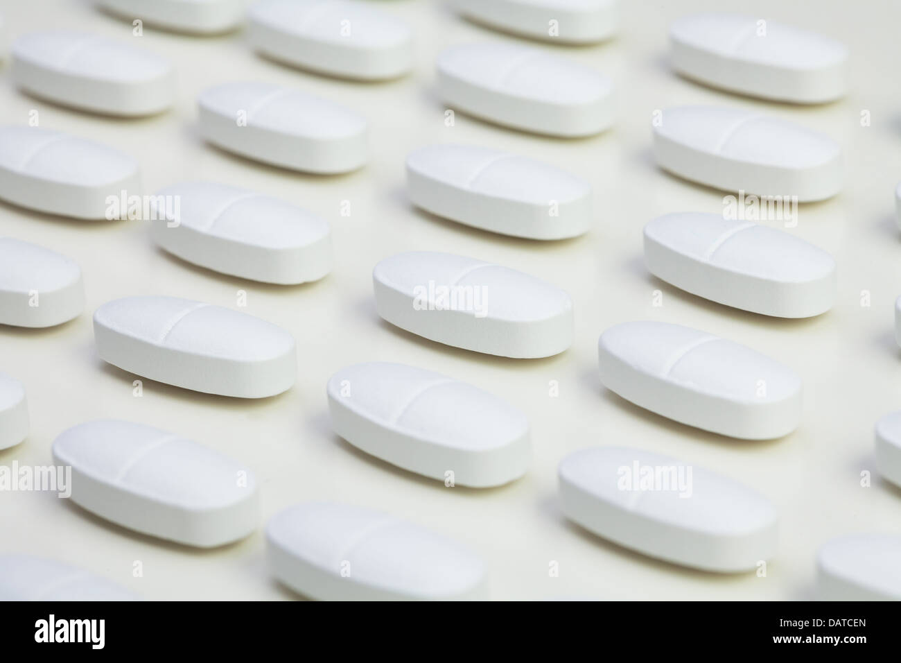 White long tablet drugs laying in a row pattern on white table Stock ...