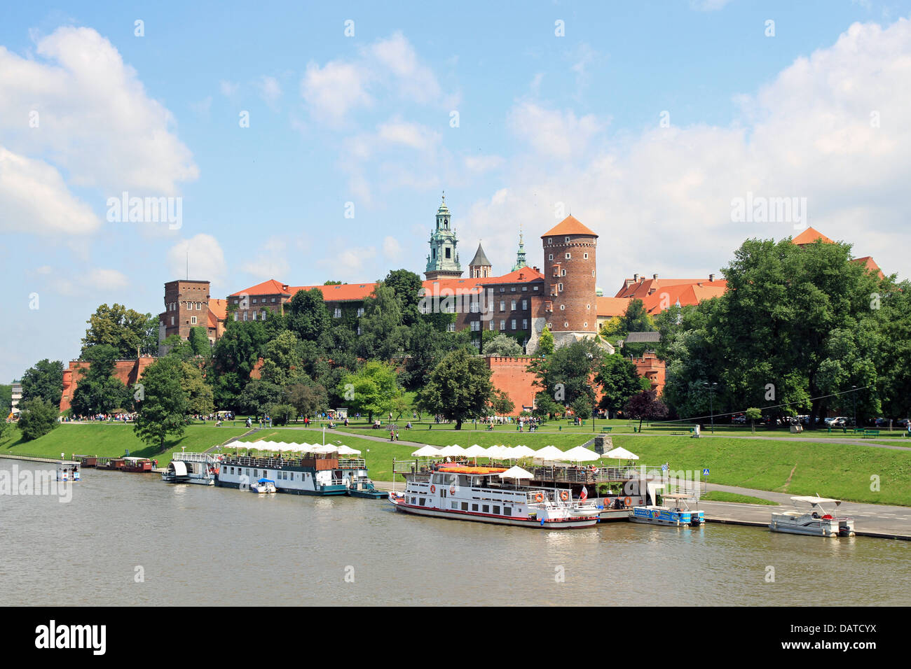 Wawel castle from the Vistula river in Krakow, Poland Stock Photo - Alamy