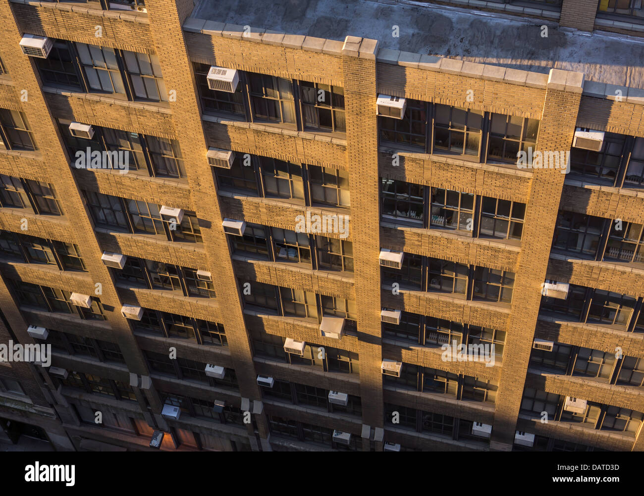 Old fashioned air conditioner hi-res stock photography and images - Alamy