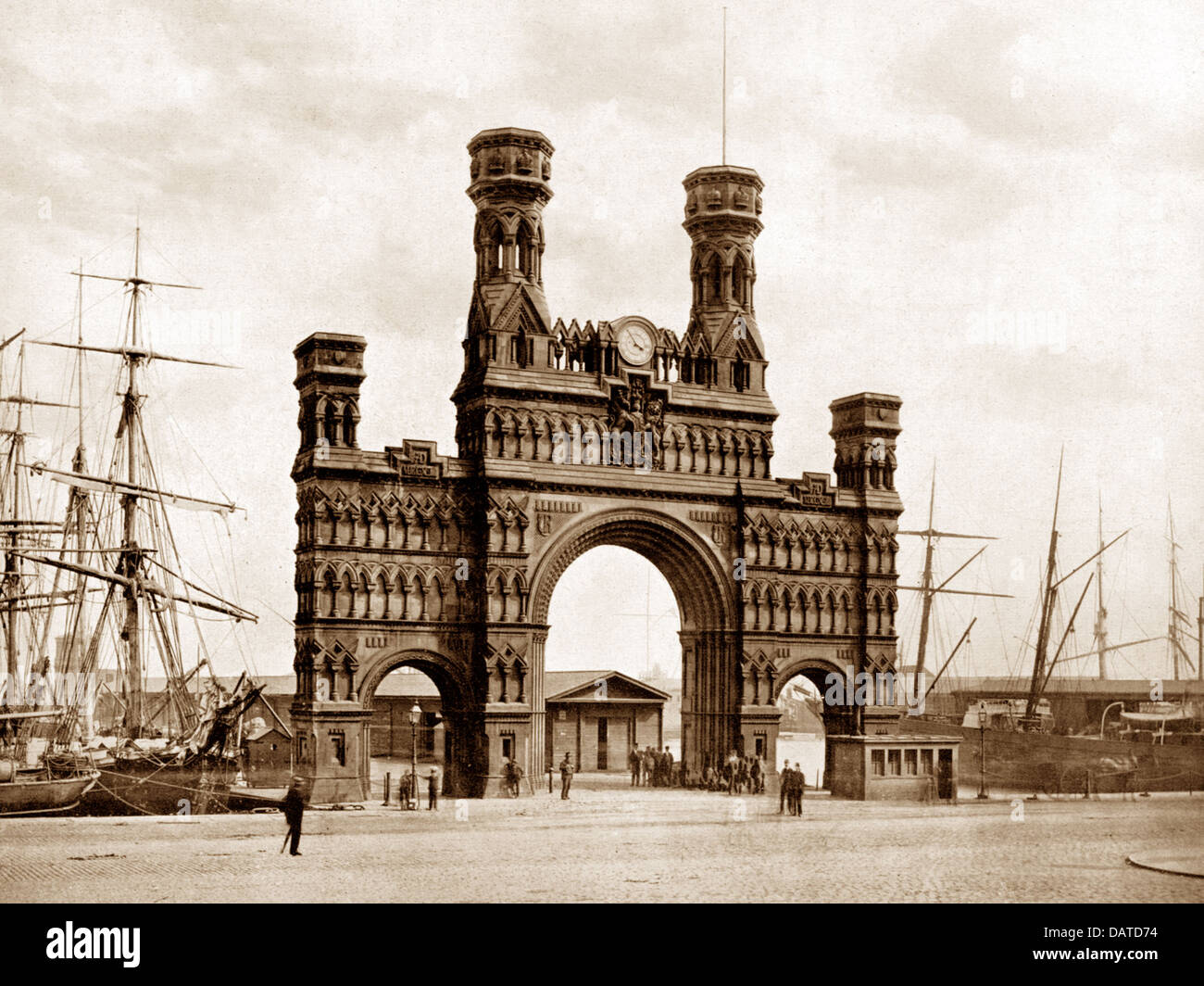 1900s dundee hi-res stock photography and images - Alamy