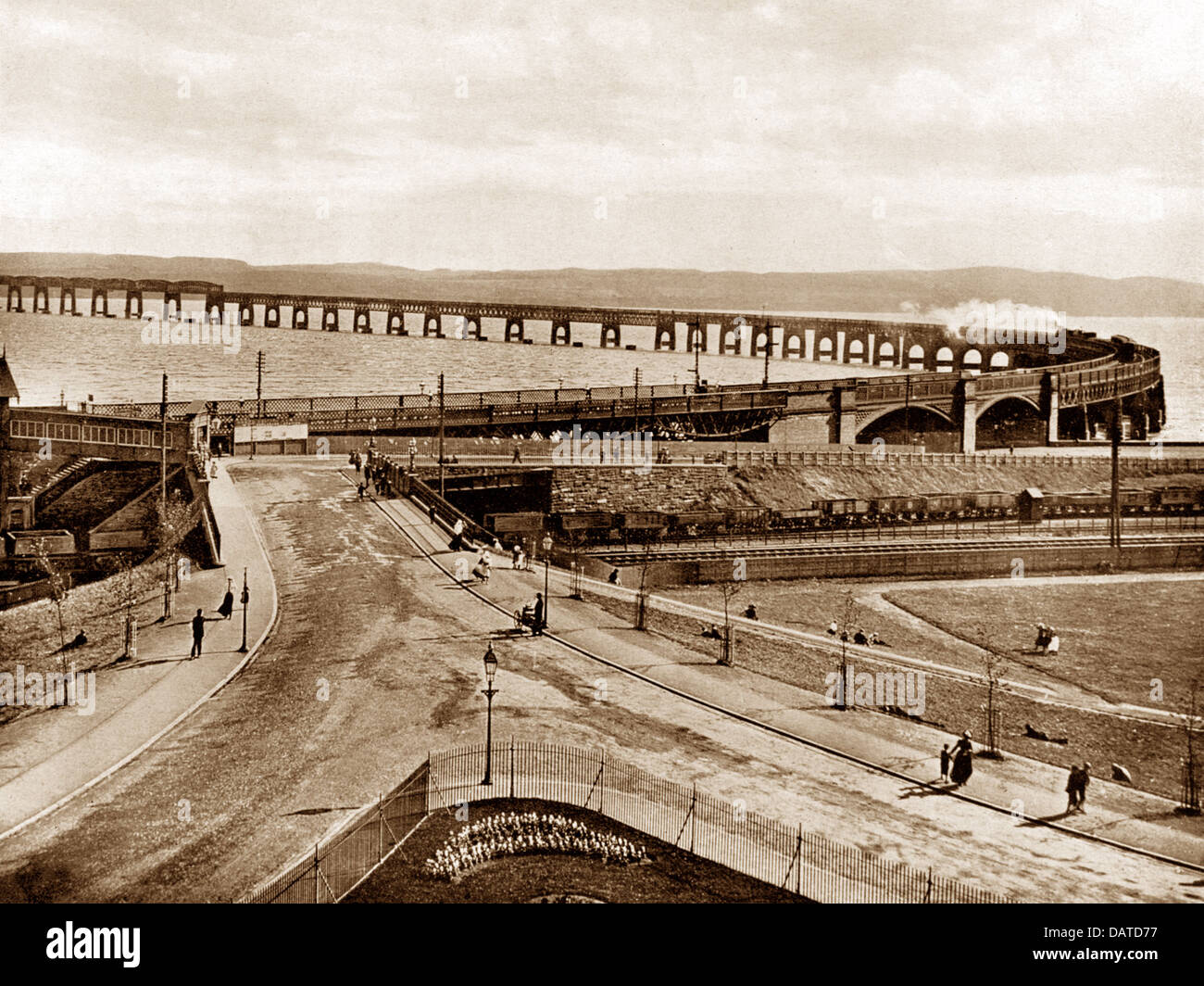 Dundee railway bridge disaster hi-res stock photography and images - Alamy