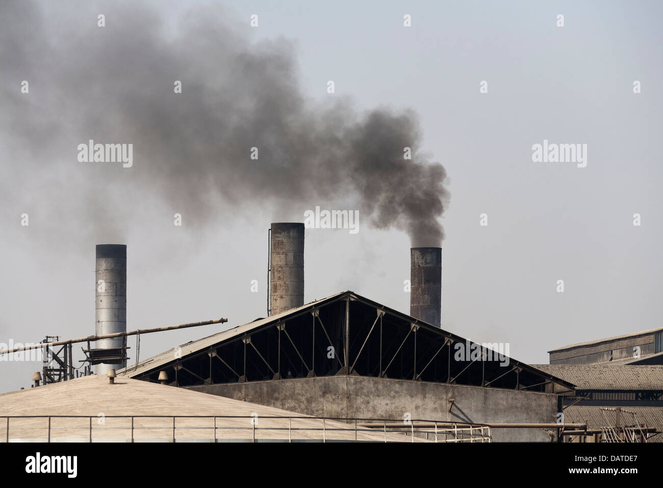 Smoke pollution chimney industry hi-res stock photography and images ...