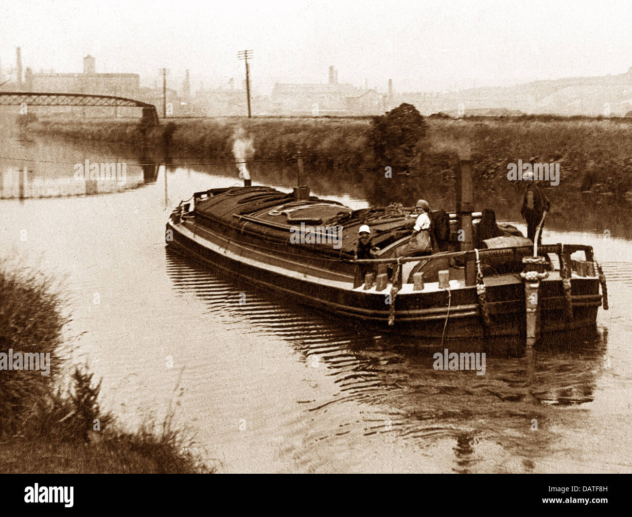 Steam barge hi-res stock photography and images - Alamy