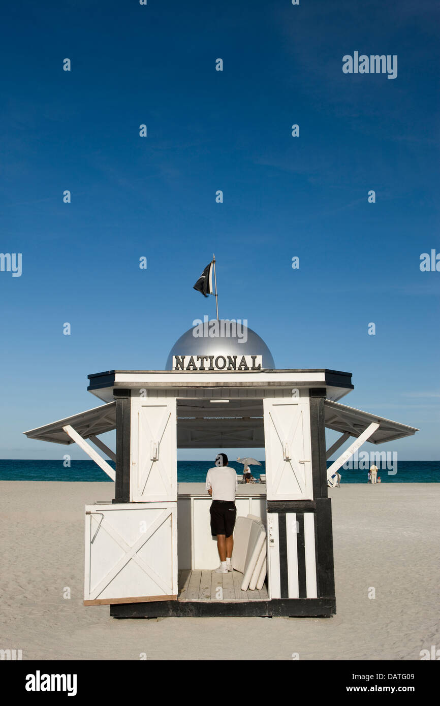 Beach kiosk hi-res stock photography and images - Alamy