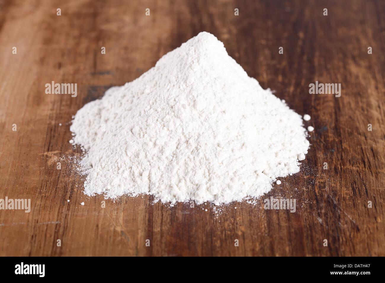 wheat flour heap Stock Photo - Alamy