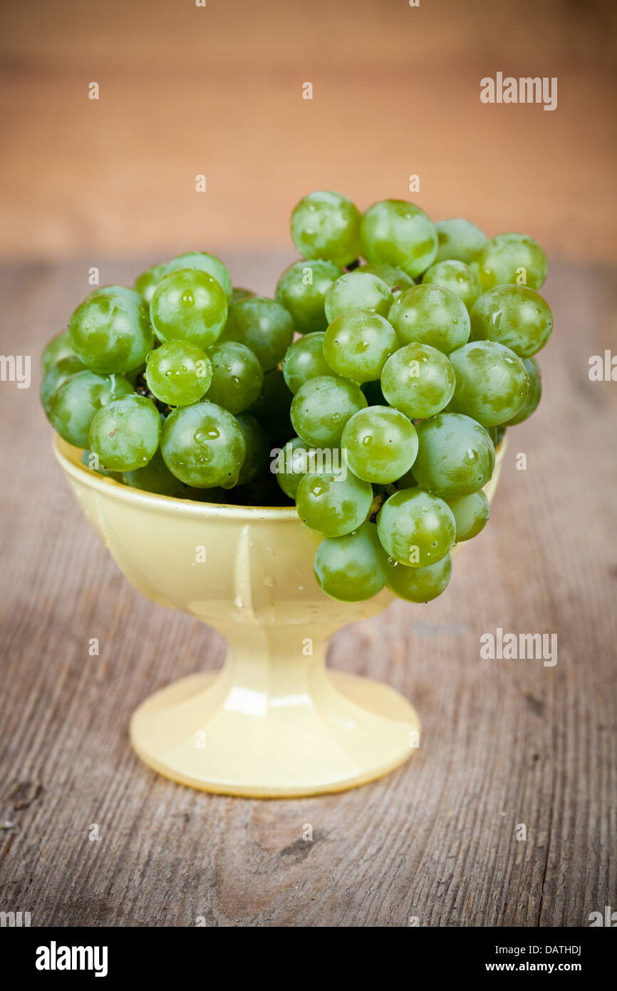 fresh green grapes Stock Photo - Alamy