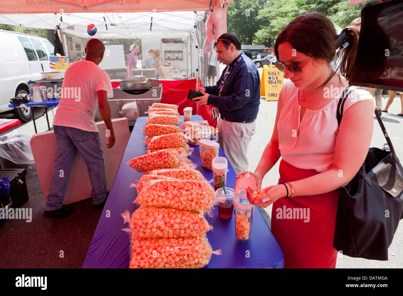 Kettle corn hi-res stock photography and images - Alamy