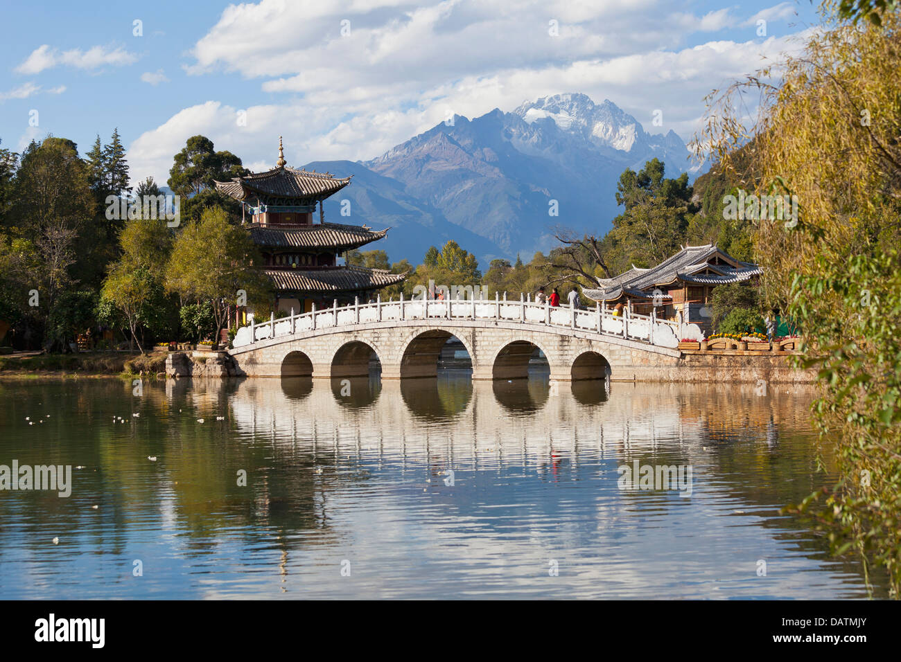 Lijiang old town and Jade Dragon Snow Mountain in China Stock Photo - Alamy