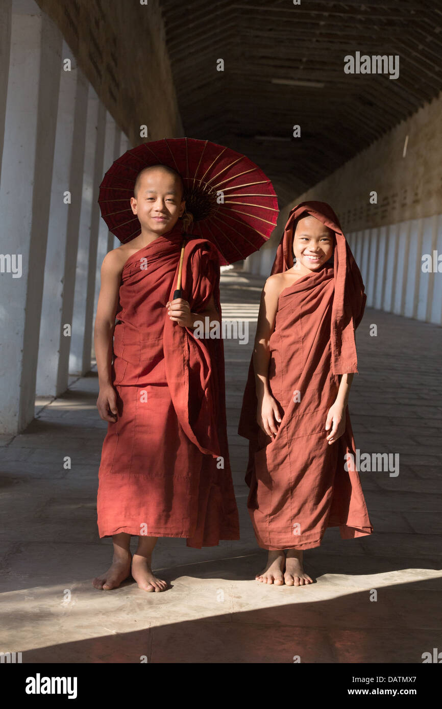 Novice monks at school hi-res stock photography and images - Alamy