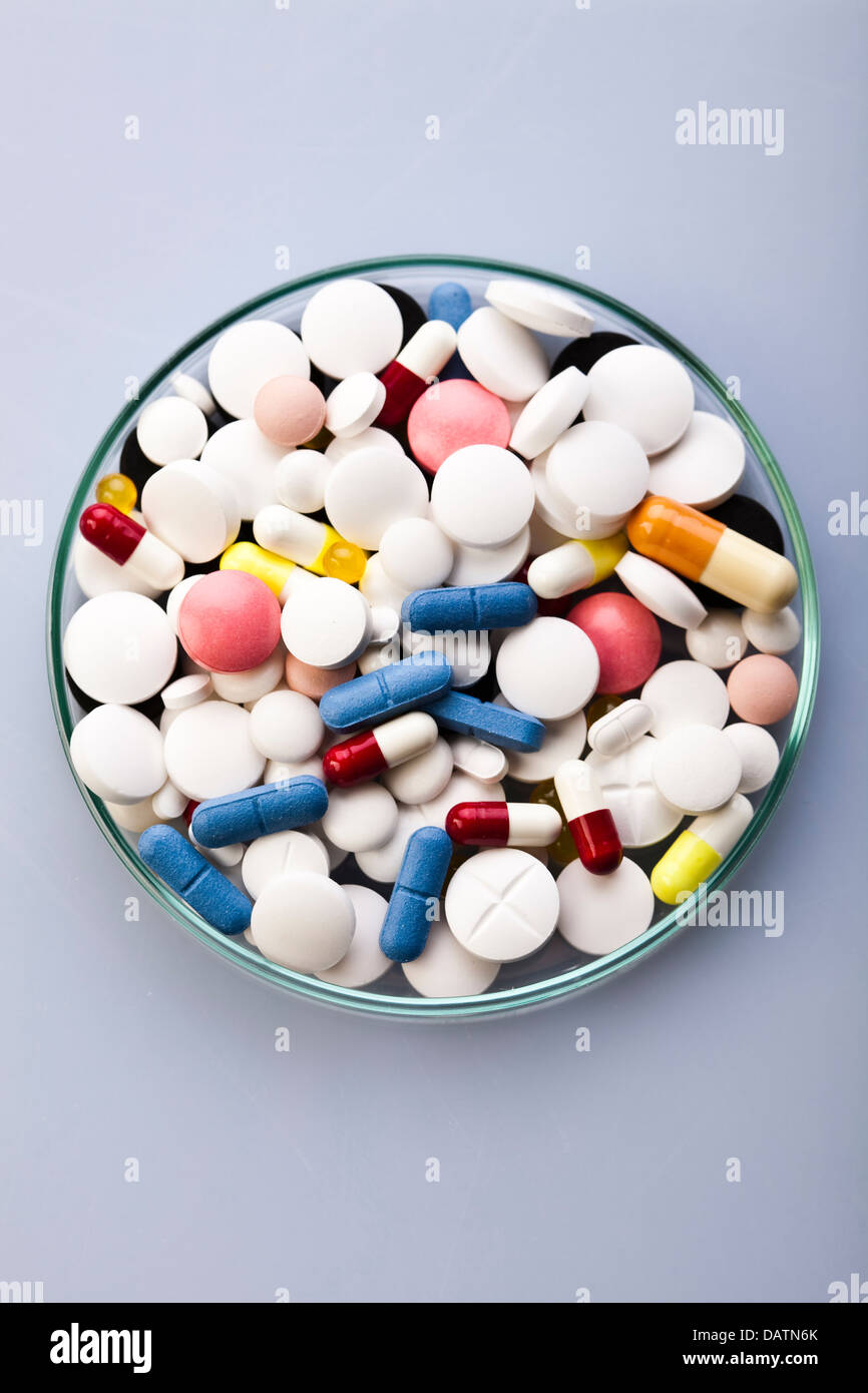 Vitamins, pills and tablets Stock Photo - Alamy