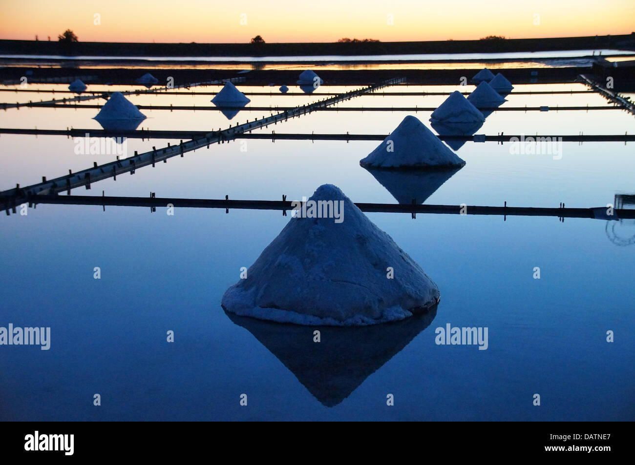 Pan water basin hi-res stock photography and images - Alamy