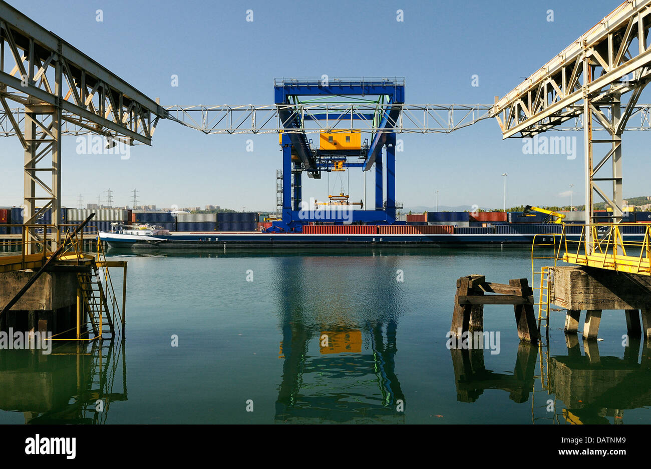 Barge carrying ships hi-res stock photography and images - Alamy