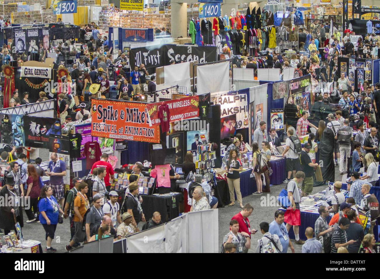 San Diego, California, USA. 18th July, 2013. Fans pack the exhibit hall ...