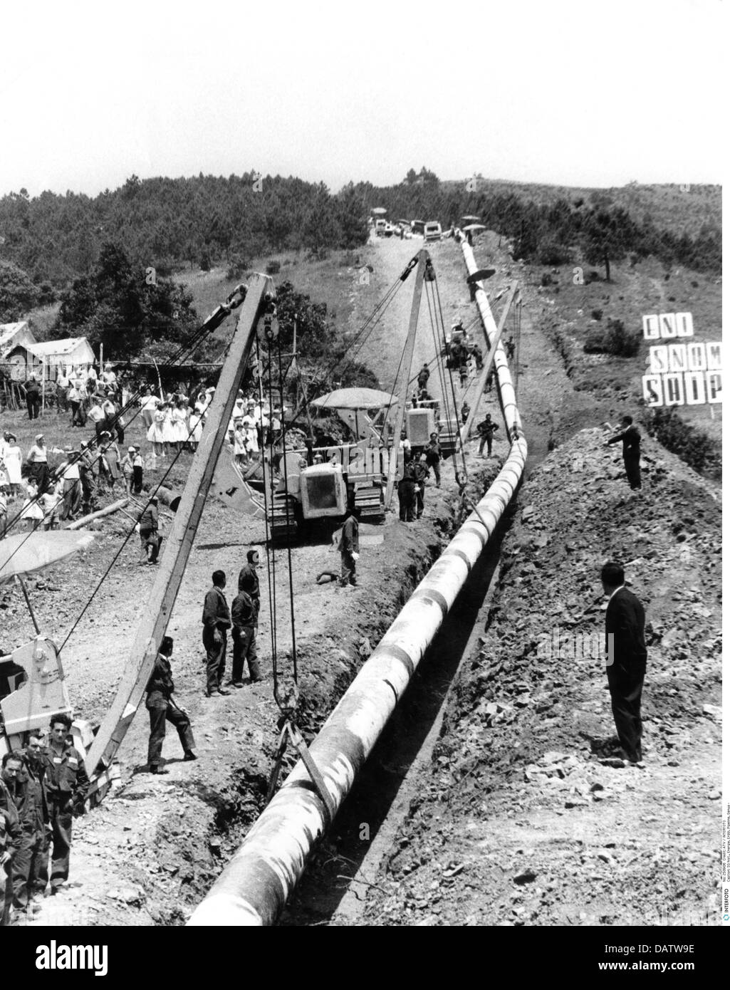 Vintage Pipeline Construction Enbridge To Test 60 Year Old Pipeline In