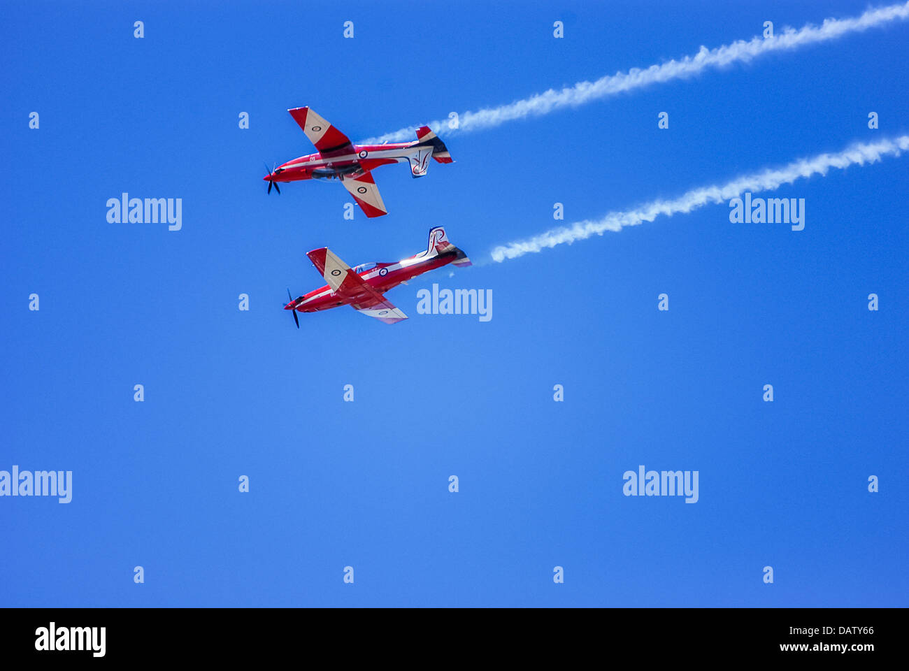 The RAAF's elite formation aerobatic display team, the Roulettes ...