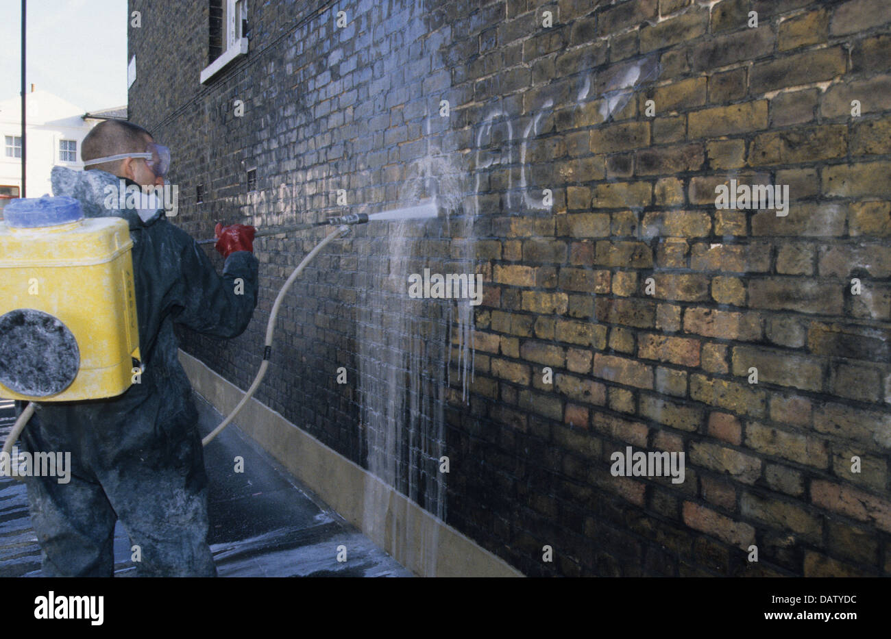 Cleaning graffiti hi-res stock photography and images - Alamy