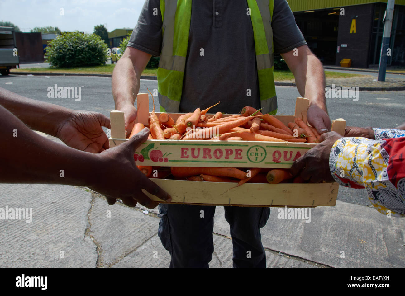 Food bank giving out food uk hi-res stock photography and images - Alamy