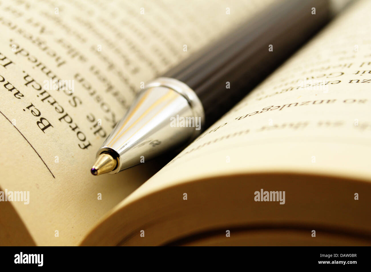 book and pen Stock Photo - Alamy