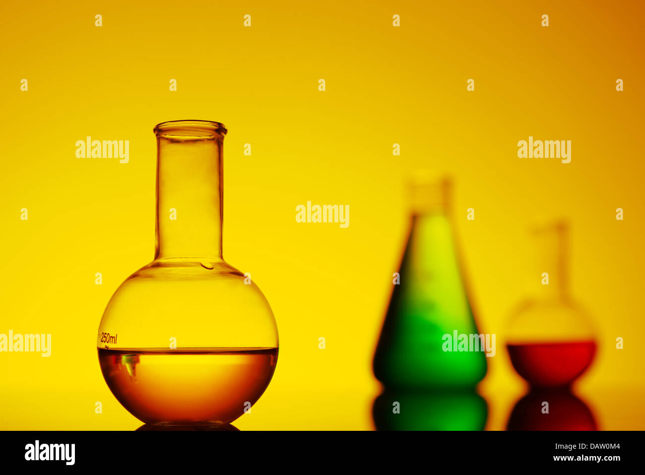 Yellow liquid beaker hi-res stock photography and images - Alamy