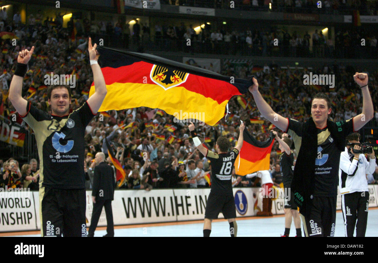 The German players cheer after winning the 2007 Handball World ...
