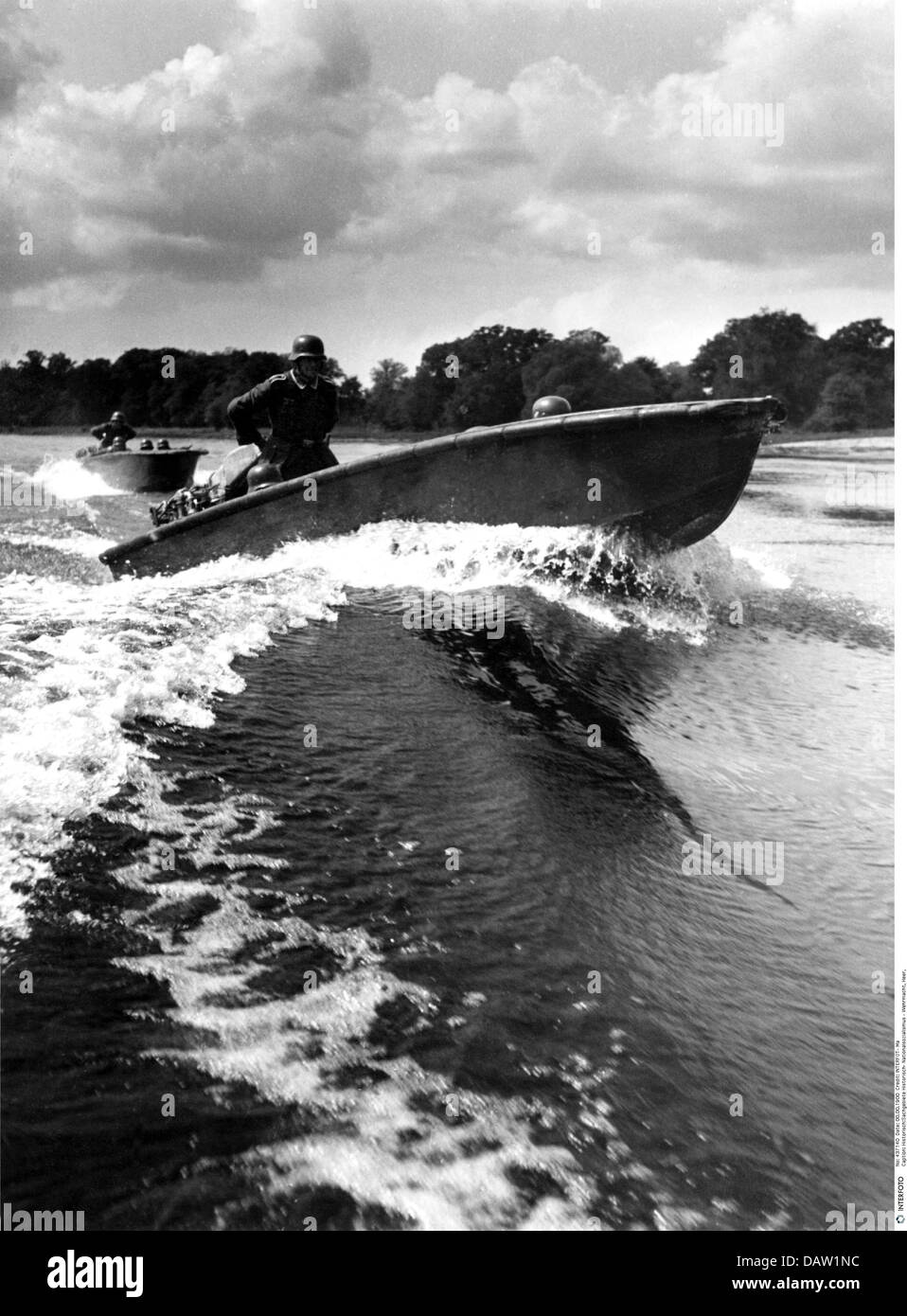 Assault boats hi-res stock photography and images - Alamy