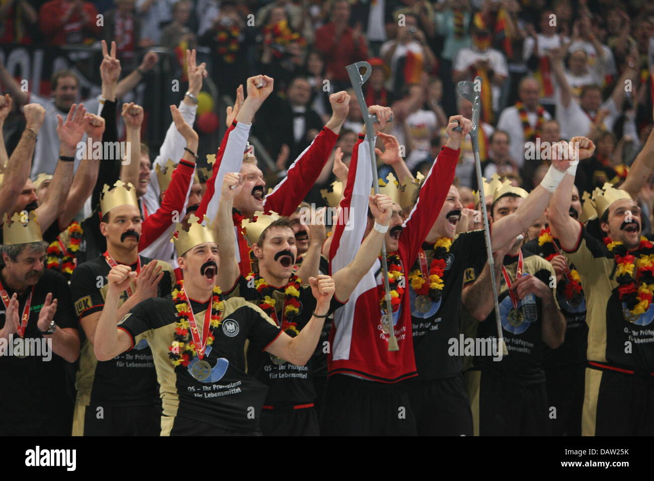 The German players celebrate winning the 2007 Germany Handball World ...