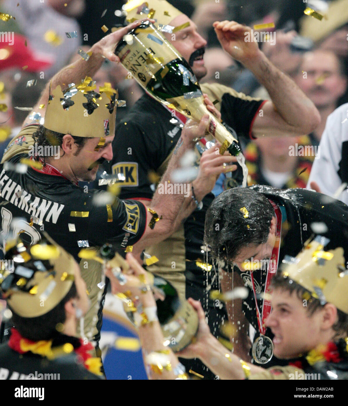 The German players celebrate being the 2007 Handball World Champion in ...