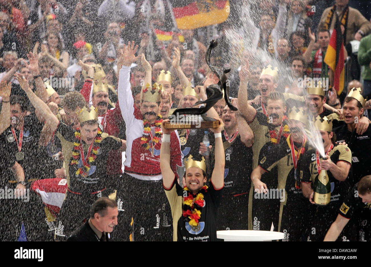 German skipper Markus Baur (front C) lifts the trophy being the 2007 ...